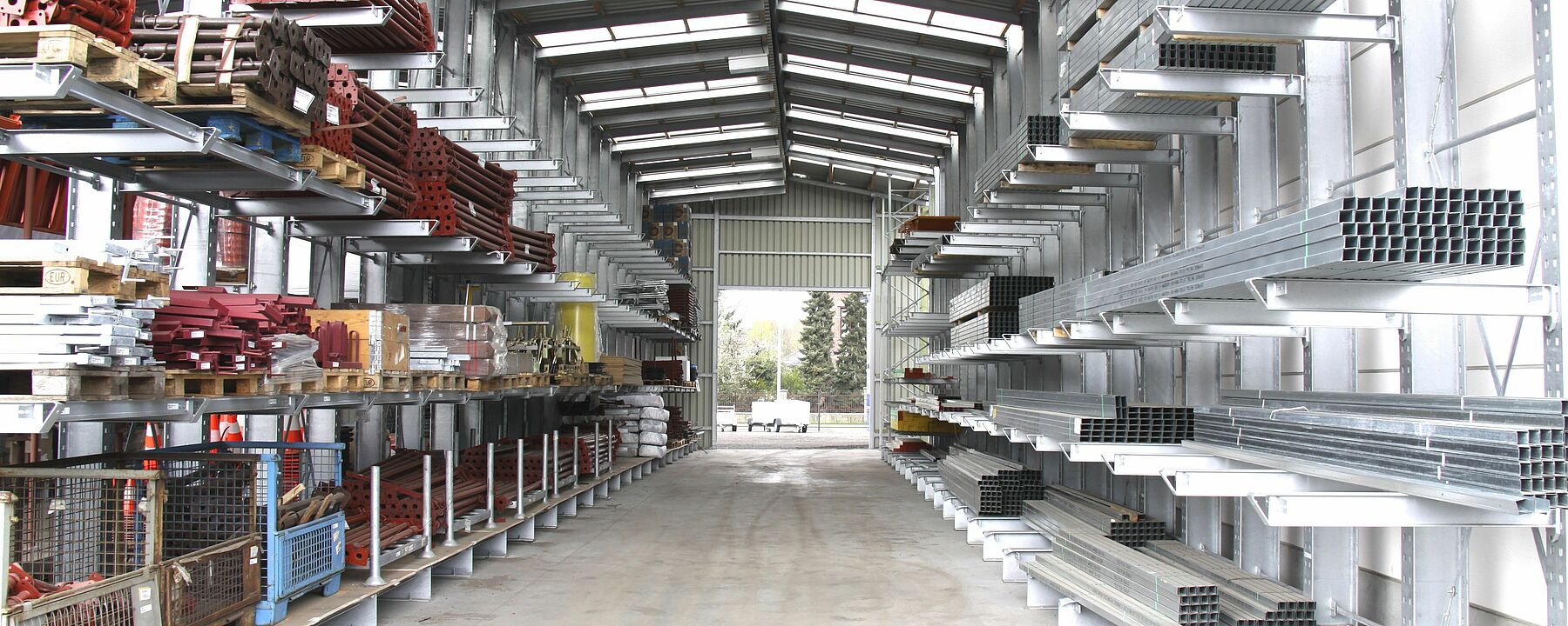 Rack-clad building | Warehouse and cantilever racking as a storage unit ...