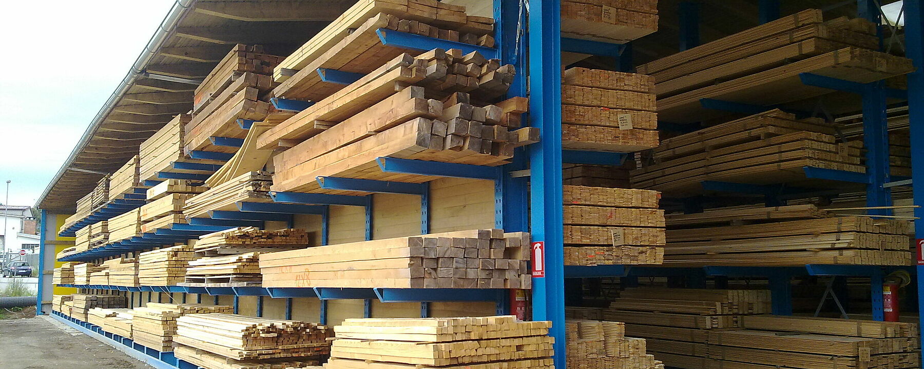 Rack-clad building | Warehouse and cantilever racking as a storage unit ...